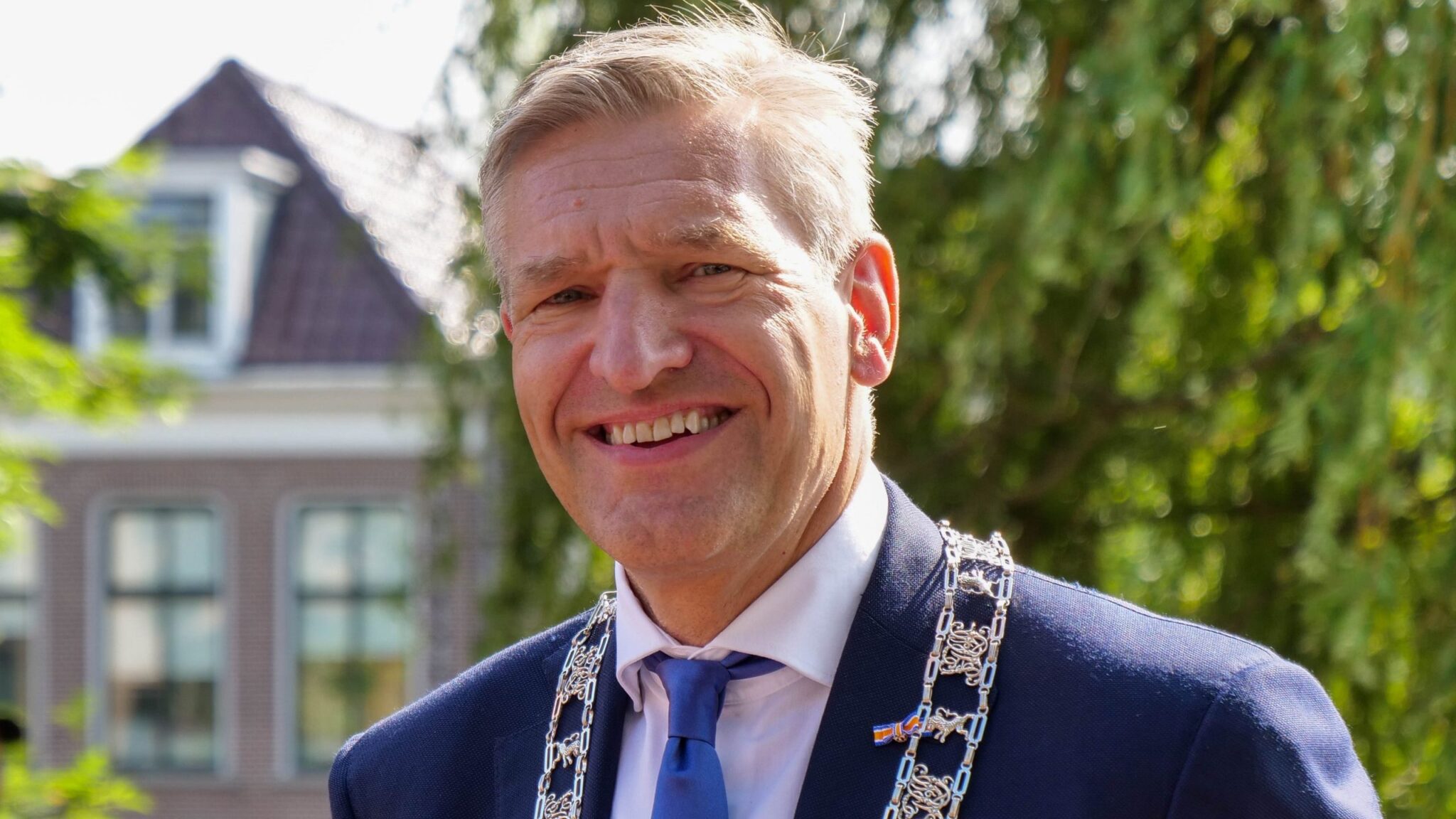 VIDEO: Gemeenteraad Leeuwarden draagt Burgemeester Buma voor voor ...