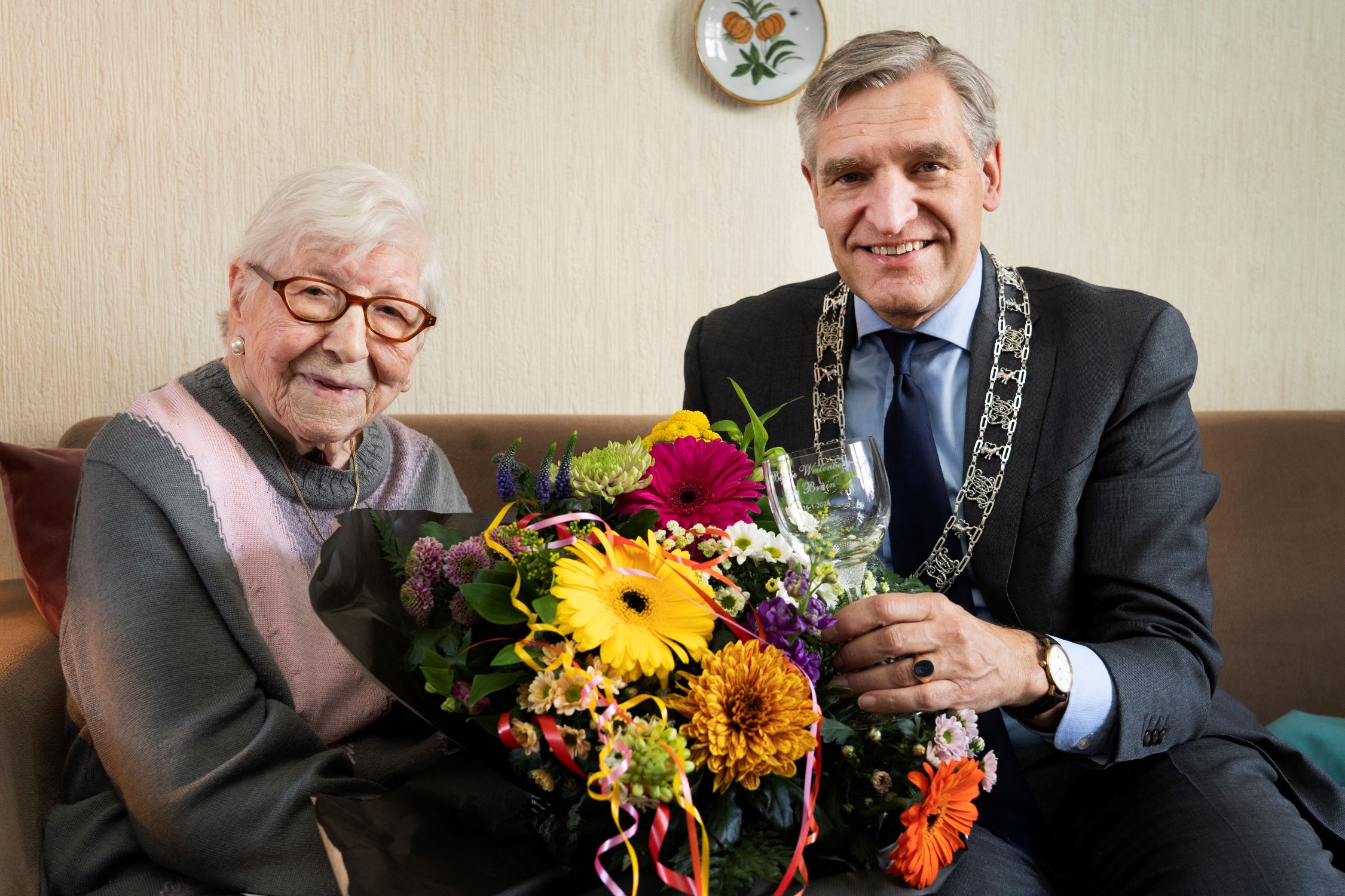 UPDATE: Hiep, hiep, hoera! Beppie Weitenberg uit Leeuwarden is 100 jaar ...