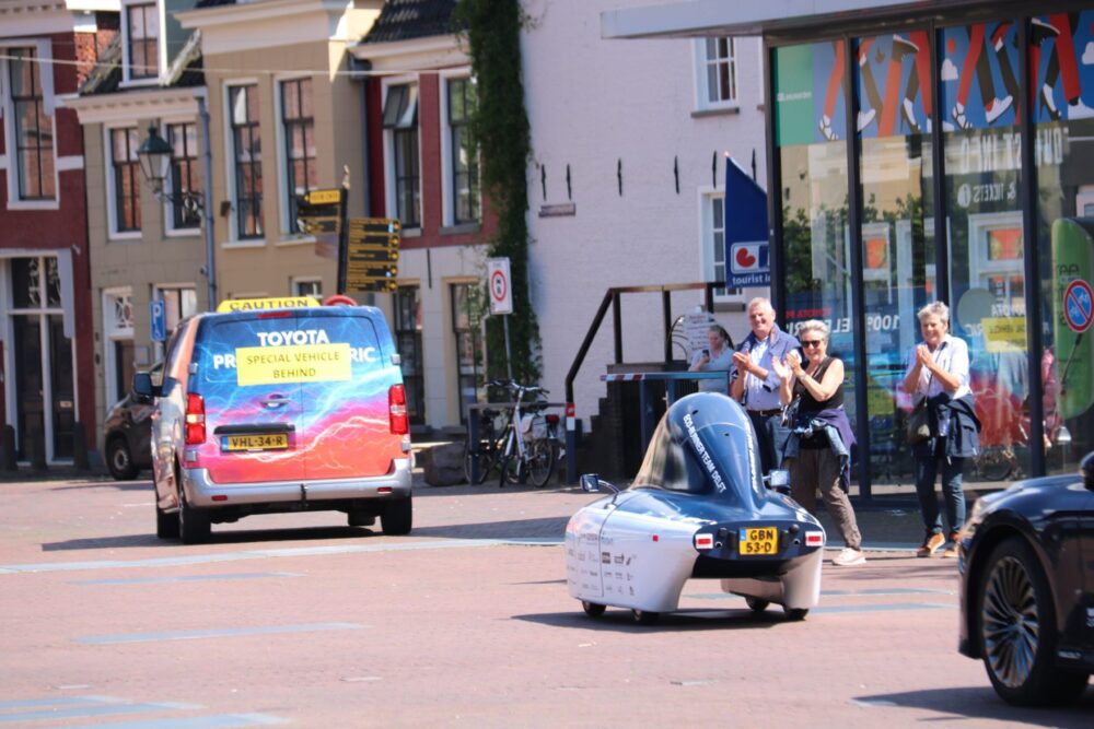 Eco-Runner Team Delft rijdt met zelfgebouwde waterstofauto 1273 ...