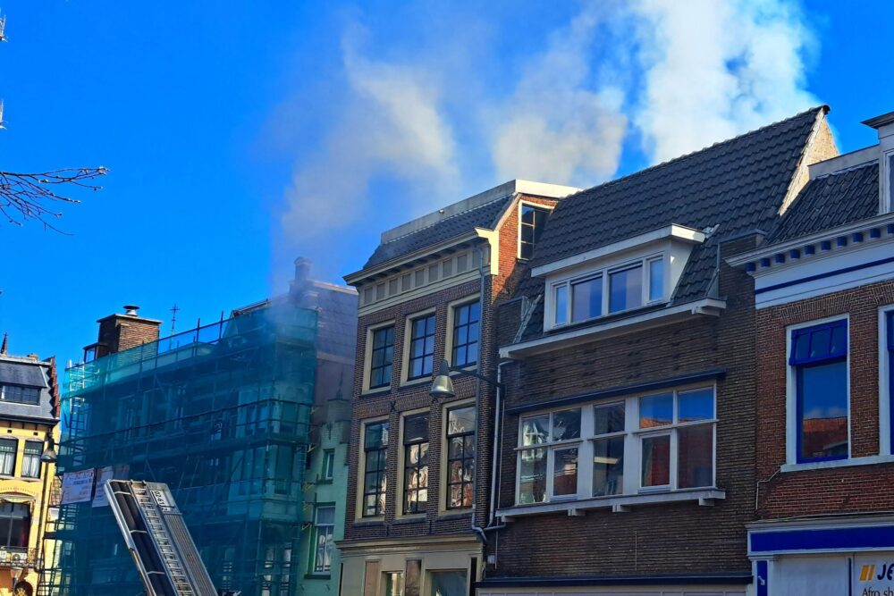 VIDEO: Veel rookontwikkeling door woningbrand in Leeuwarden - Omroep ...